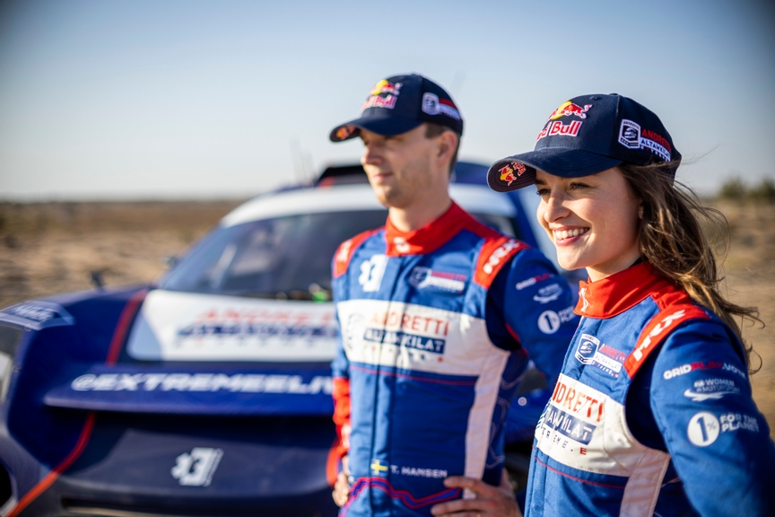 Catie Munnings on fighting back at the Hydro X Prix - News - Extreme E ...