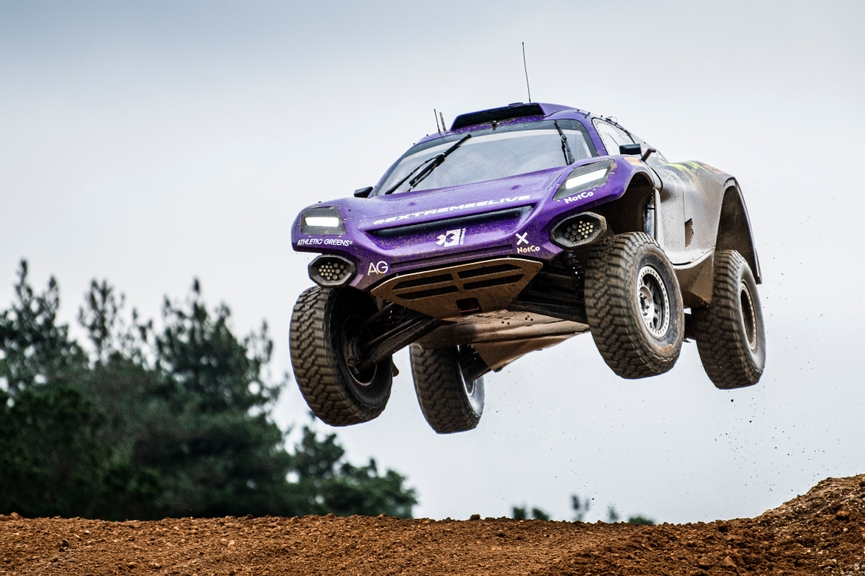 X44 dominate qualifying to take championship battle to Sunday - News ...