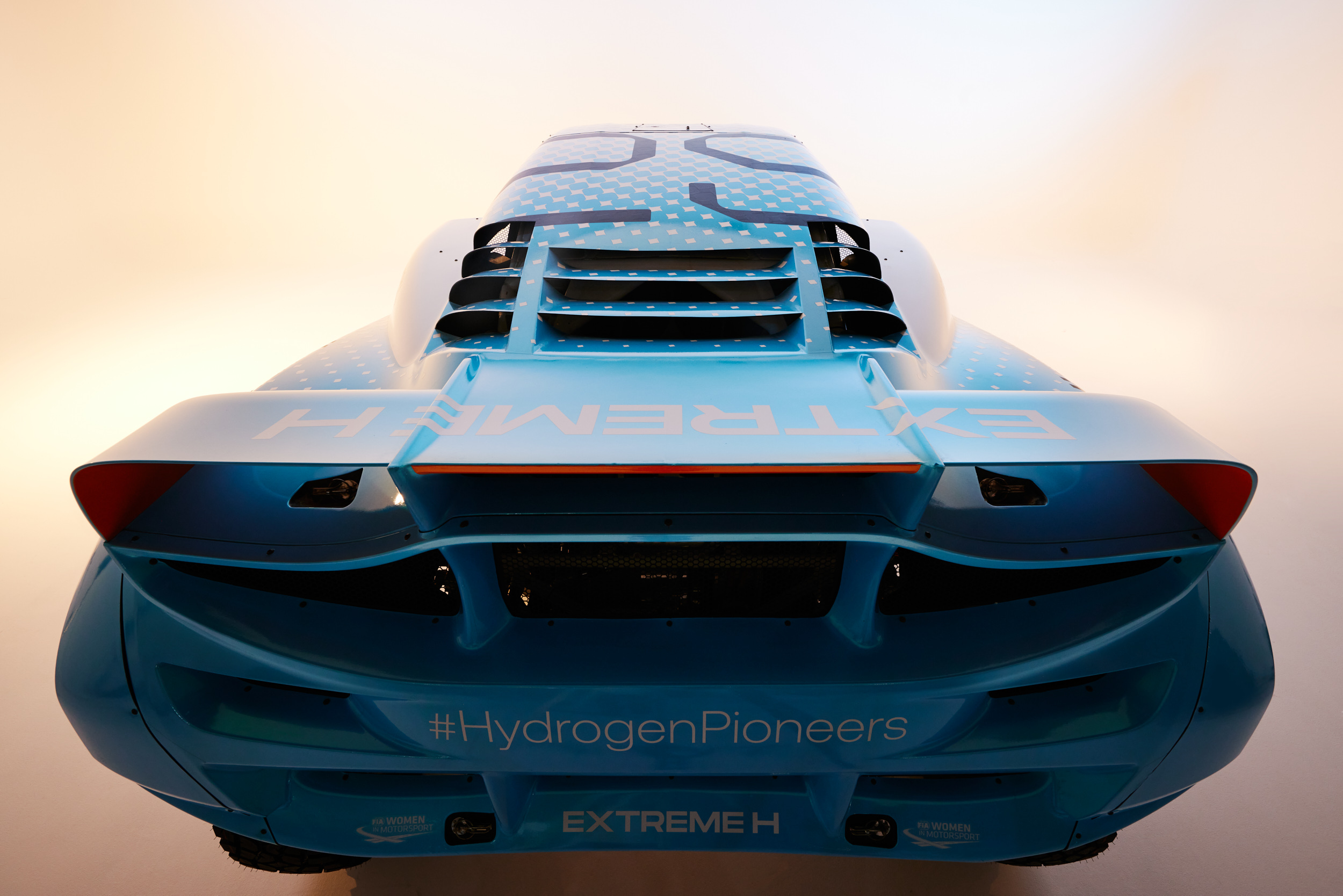 Extreme H pioneering hydrogen racing car unveiled - News - Extreme E ...