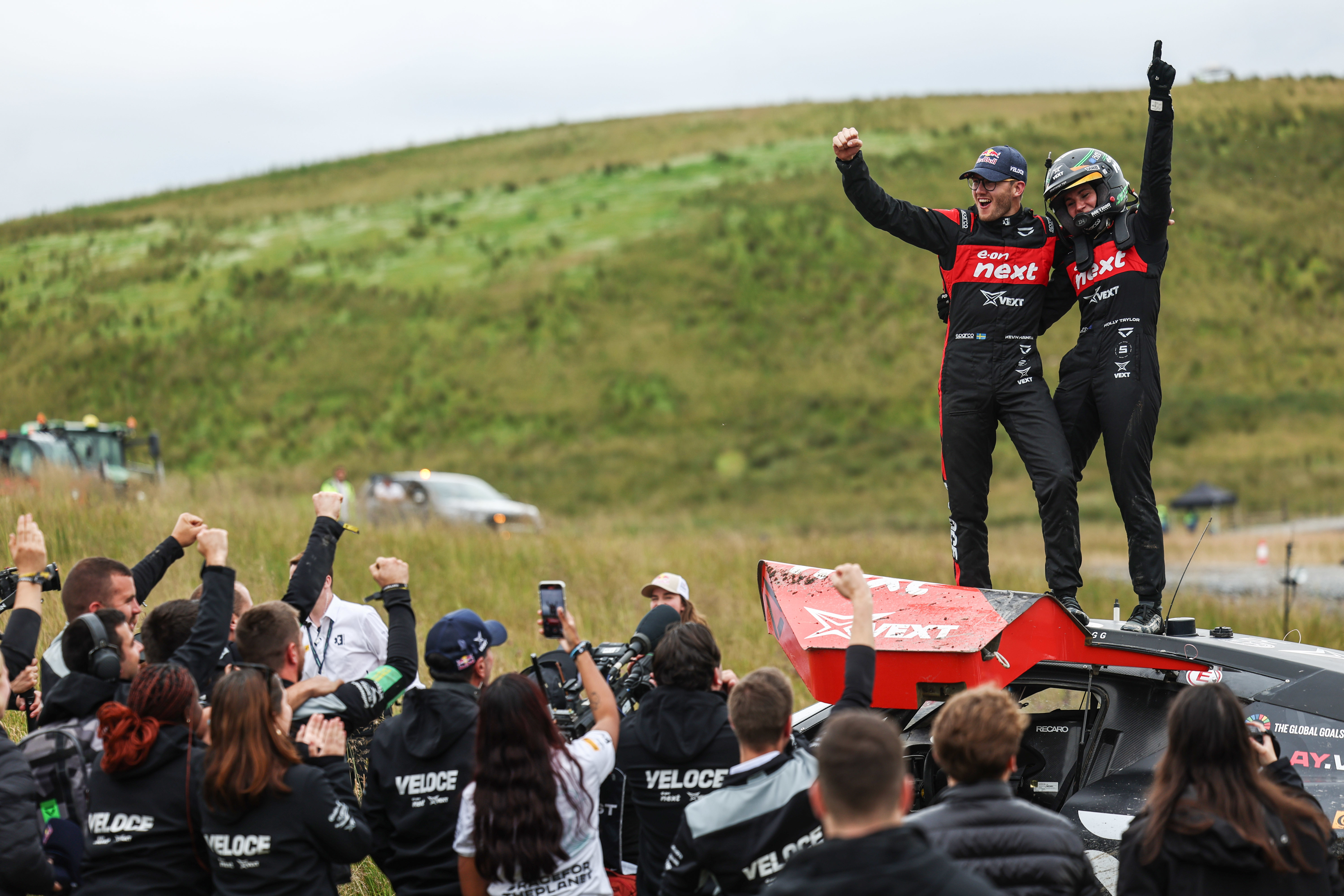 Back-to-back wins for E.ON Next Veloce Racing in Scotland - News ...