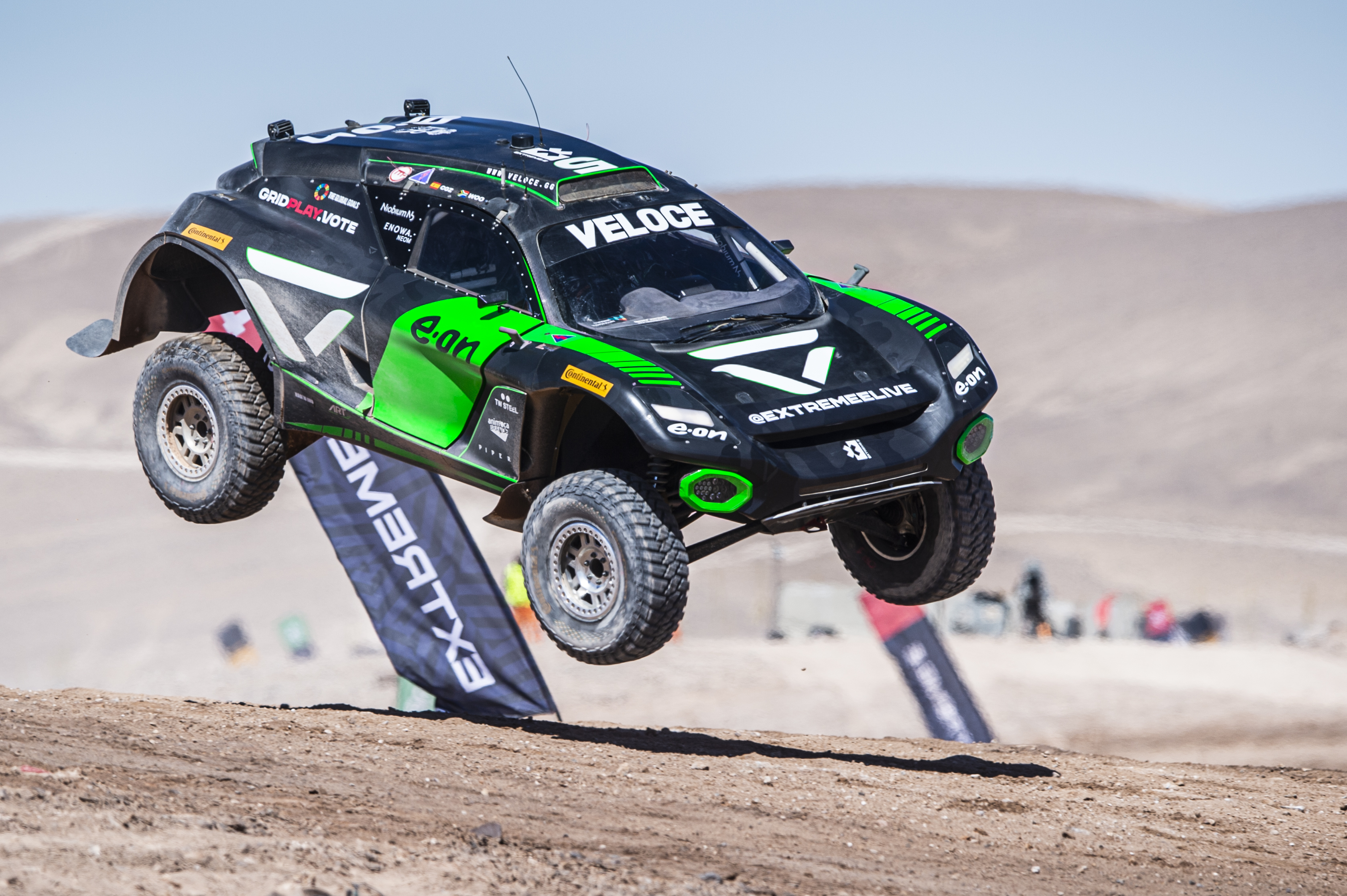 NEOM McLaren Extreme E win the Crazy Race to complete the grid for the ...